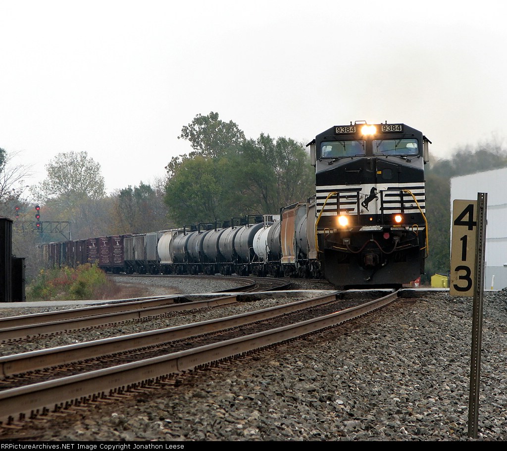 NS 9384 passing milepost 413 with 17M